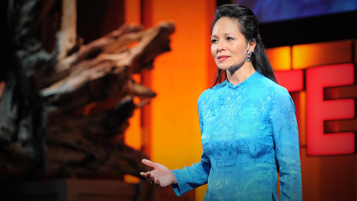 Elizabeth Lindsey: Curating humanity's heritage | TED Talk