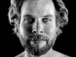 Thomas Peschak: Dive into an ocean photographer's world | TED Talk