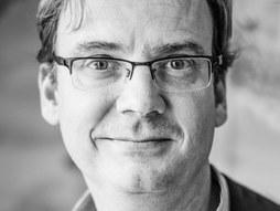 Auke Ijspeert: A robot that runs and swims like a salamander | TED Talk