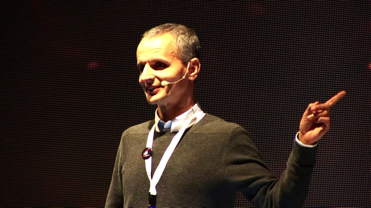 Fernando Zamith: Um festival de música num baralho de cartas | TED Talk