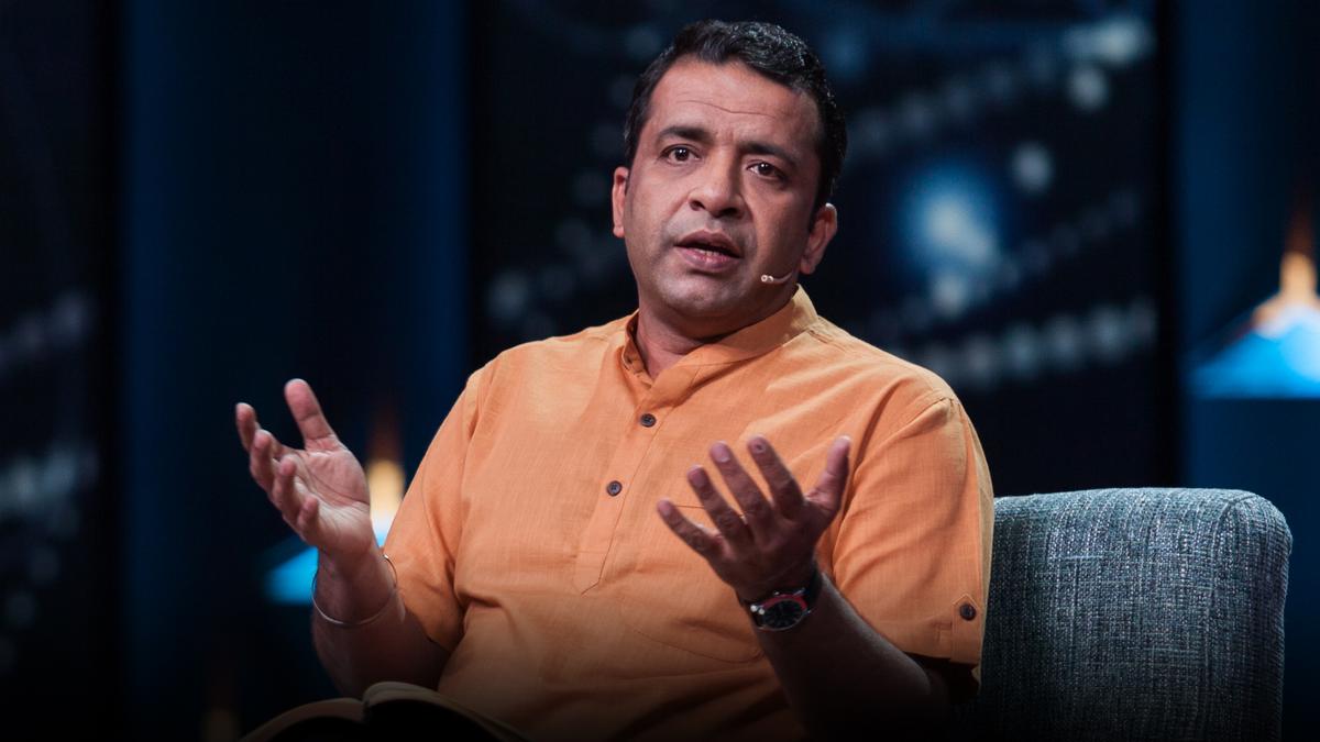 Anshu Gupta: How a piece of cloth can restore human dignity | TED Talk