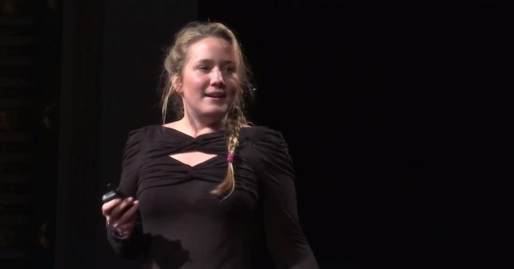 Harriet Riddell: InStitchYou Textile Performance Artist | TED Talk