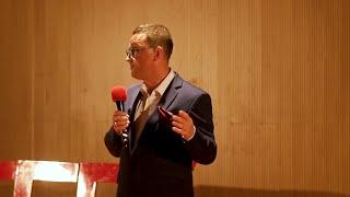 Robert Sadowski: MY LITTLE FIGHT FOR CLOSING THE GAP | TED Talk