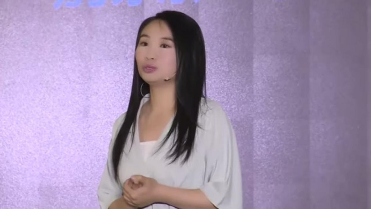 Xiao Lu: 想想你的人生就能笑出声儿 Thinking in a funny way | TED Talk