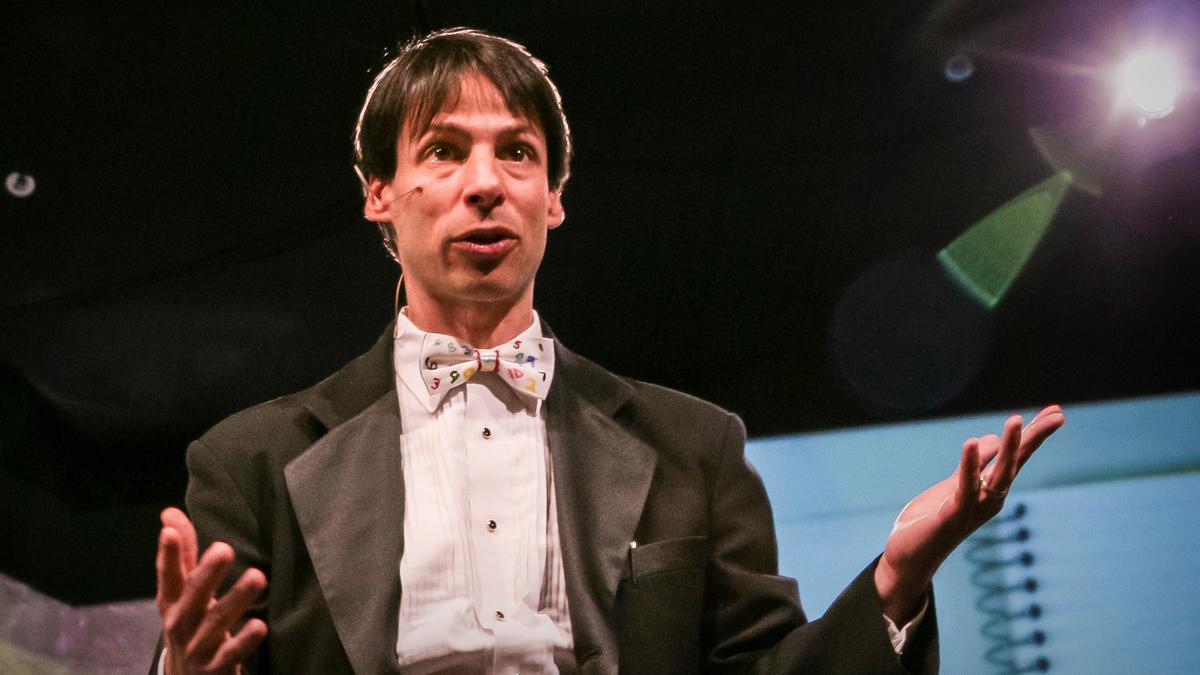 Arthur Benjamin: A performance of "Mathemagic" | TED Talk