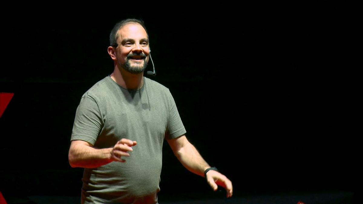 Raúl Ybarnegaray: La ropa y el alma de las canciones | TED Talk