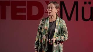 Jule Wanders: The Antiselfie - Performance Art Against the Ego-Mania ...