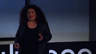 Adriana Sotelo: Romper Nuestra Fragilidad a Ladrillazos | TED Talk