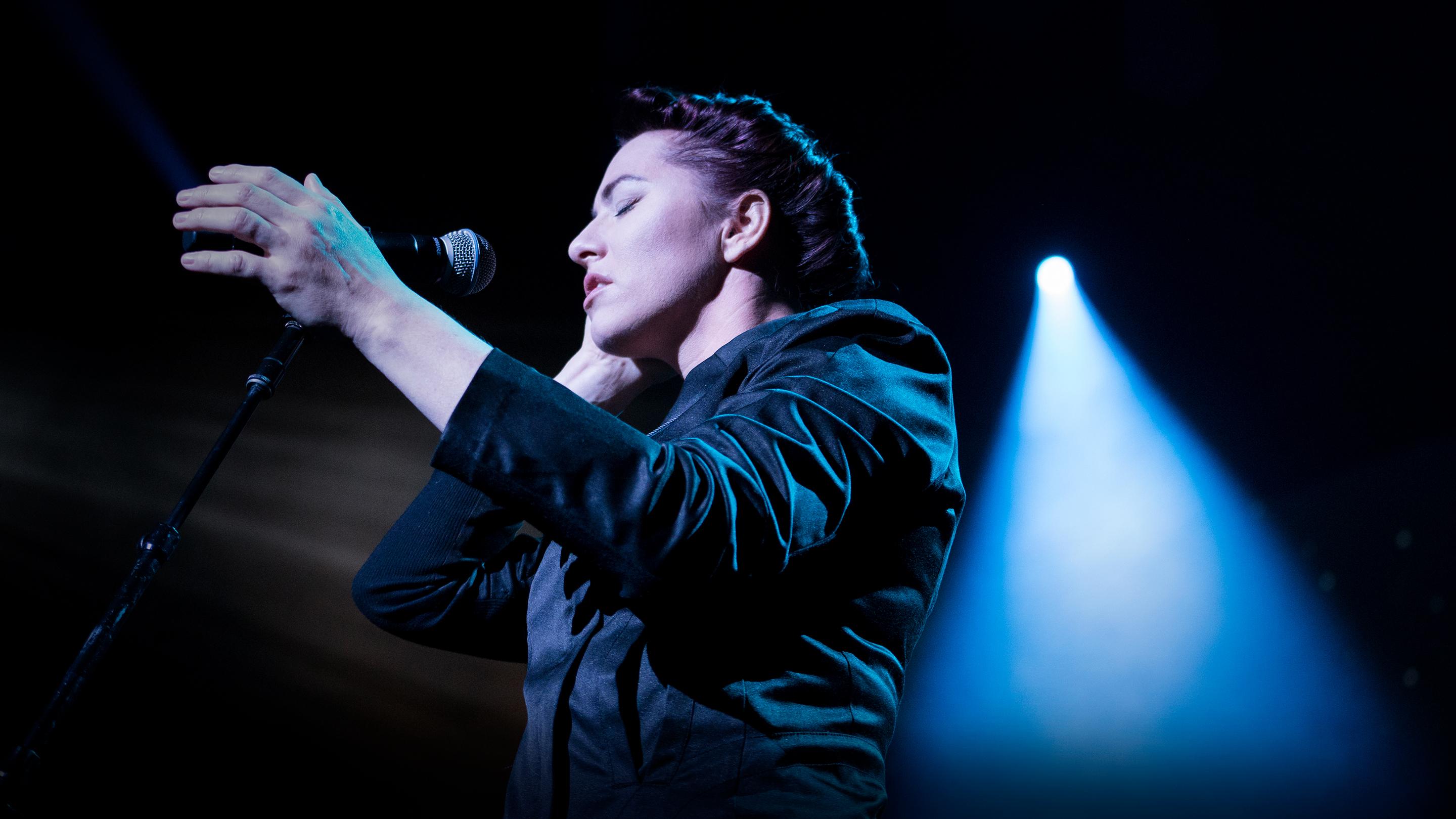 Amanda Palmer, Jherek Bischoff, Usman Riaz: "Space Oddity" | TED Talk