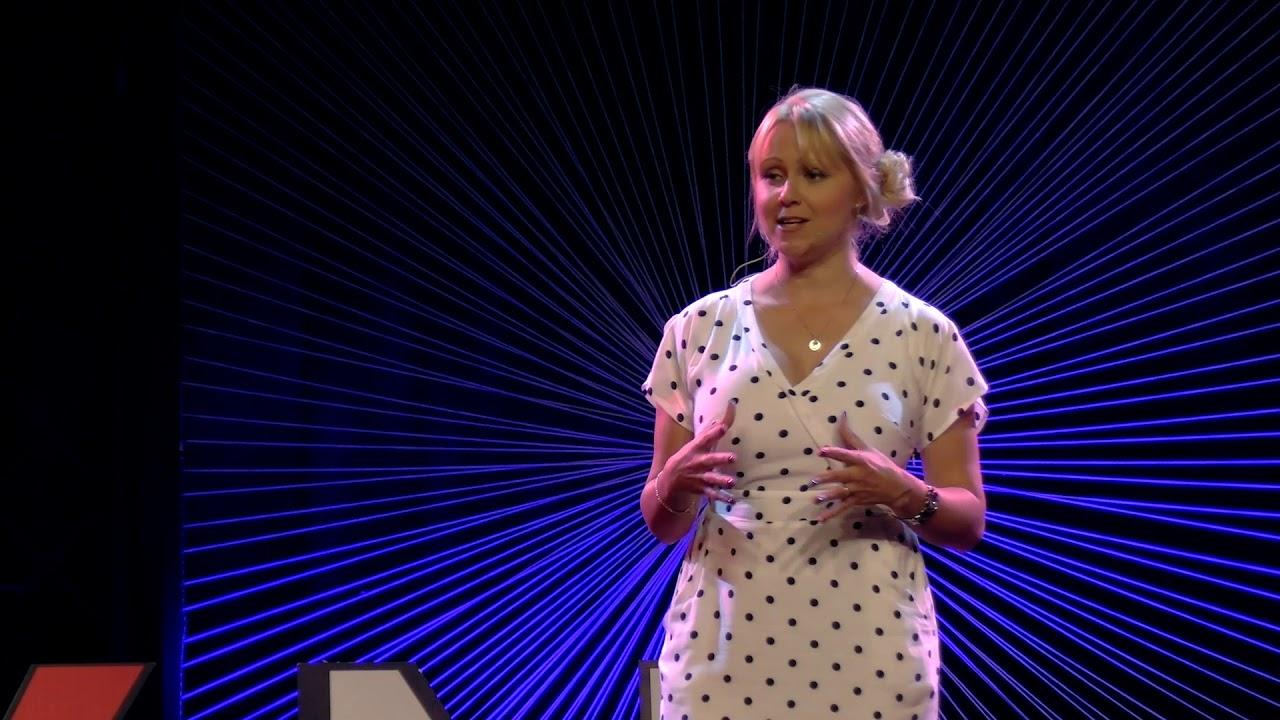Nat Davies: Your Future = Blog + Vlog + Share + Connect | TED Talk