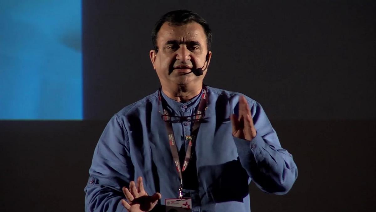 Rakshit Tandon: Footprints in the world of virtual reality | TED Talk