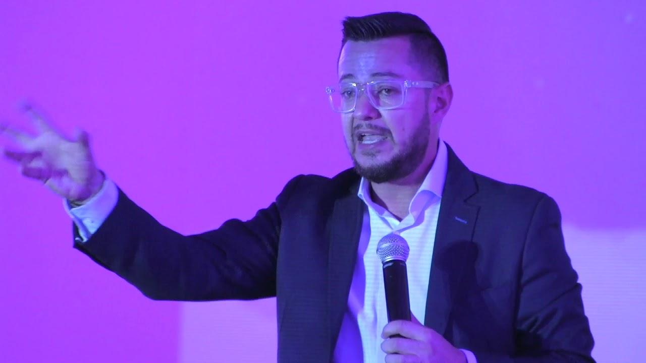 Omar Villalobos: Te educaron para ser chingon. | TED Talk