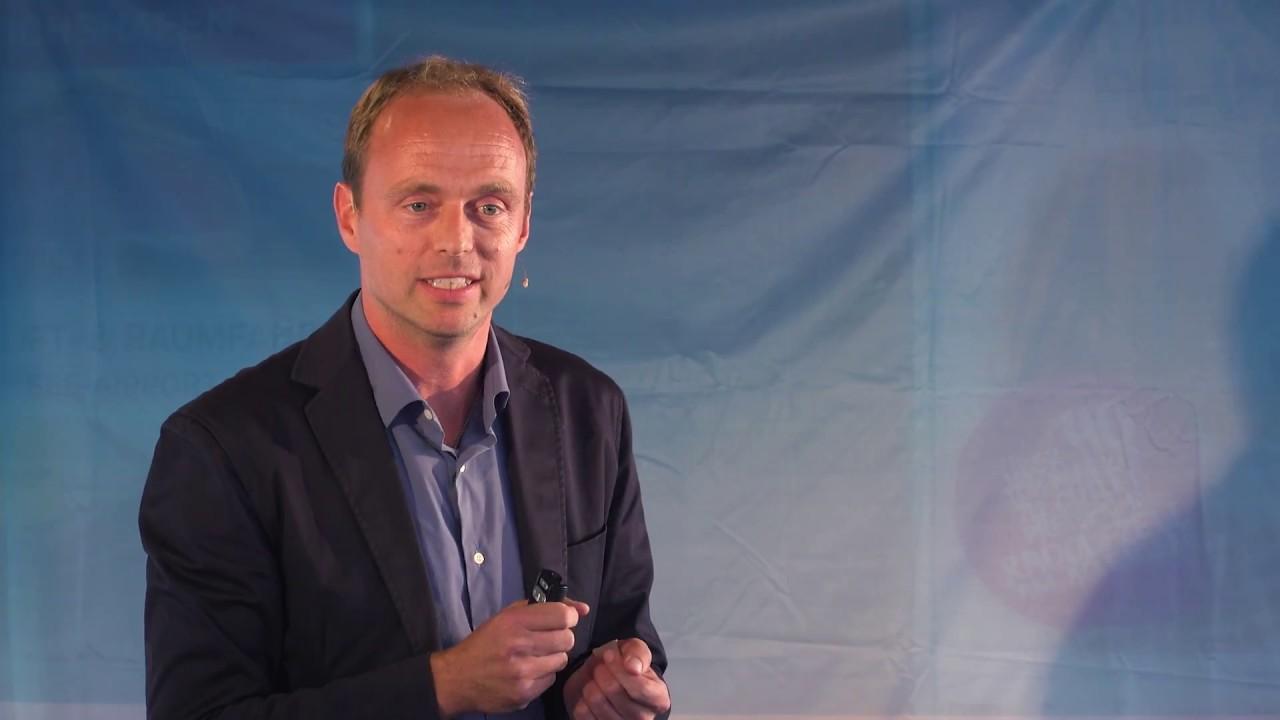 Miles Koeder: Vom Zeichnungstisch in die Welt hinaus! | TED Talk